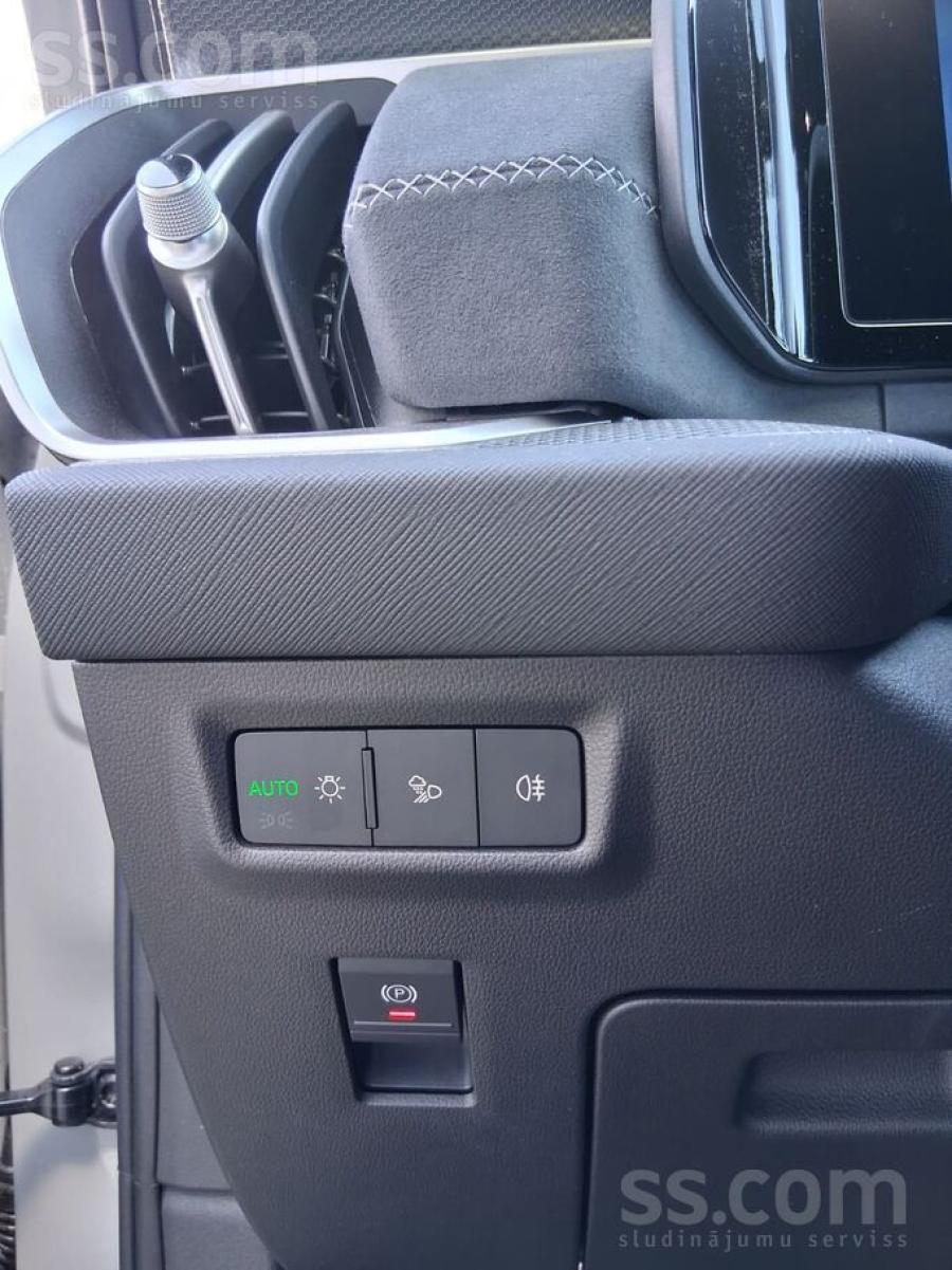 Pelēks Skoda Kodiaq 2025 Rīga, ar dzinēja tilpumu 1.50 L un nobraukumu 13 tūkst. km par 38900 €, foto 10 vietnē AUTOMOTO.COM.LV