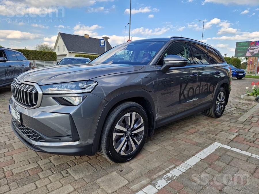 Pelēks Skoda Kodiaq 2025 Jelgava, ar dzinēja tilpumu 1.50 L un nobraukumu 11 tūkst. km par 42000 €, foto 4 vietnē AUTOMOTO.COM.LV