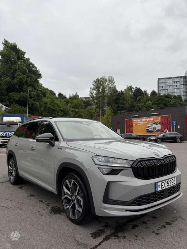Pelēks Skoda Kodiaq 2025 Viļņa, ar dzinēja tilpumu 1.50 L un nobraukumu 26 tūkst. km par 43500 €, foto 3 vietnē AUTOMOTO.COM.LV