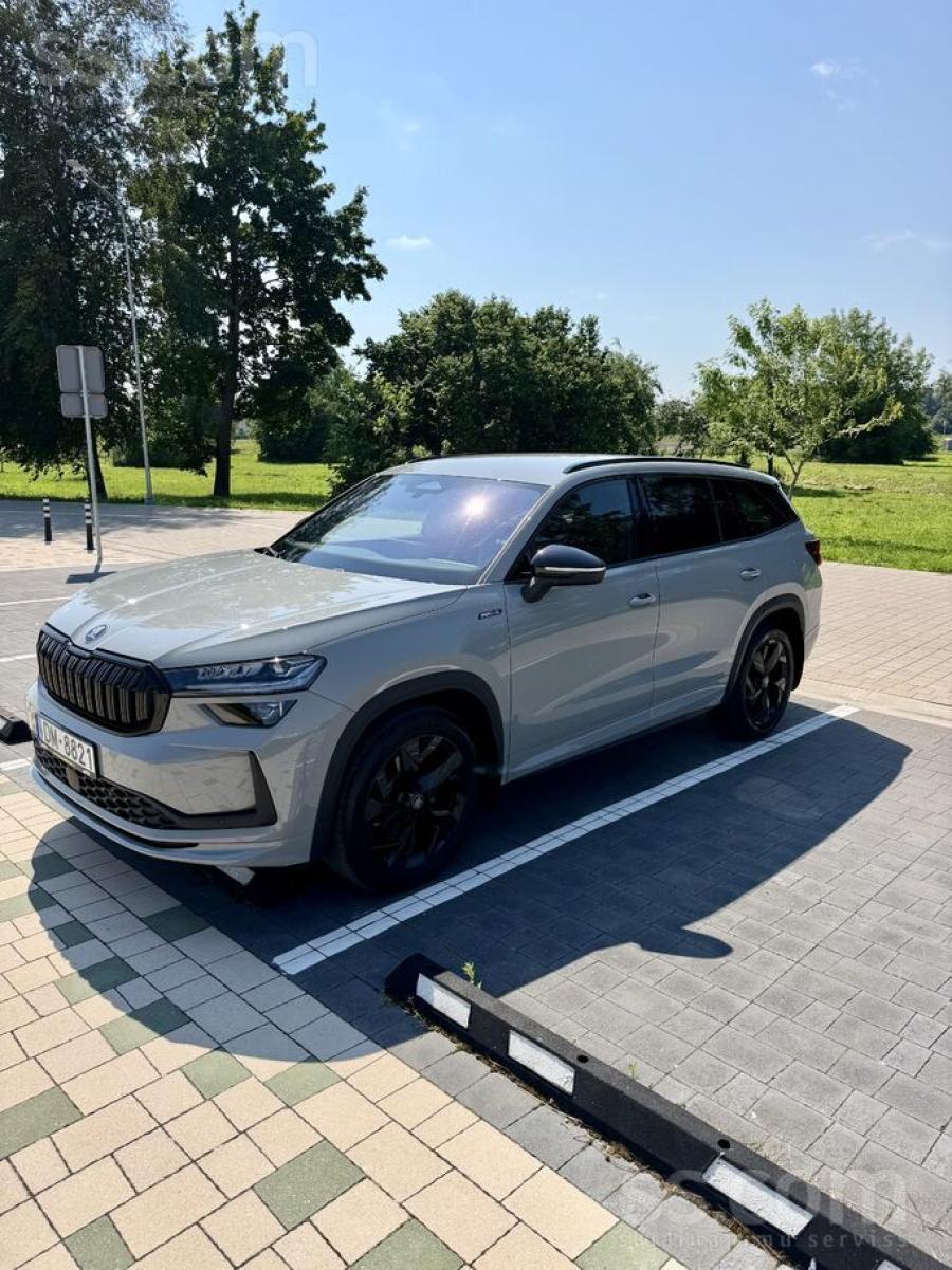 Pelēks Skoda Kodiaq 2025 Rīga, ar dzinēja tilpumu 2.00 L un nobraukumu 30 tūkst. km par 43000 €, foto 1 vietnē AUTOMOTO.COM.LV