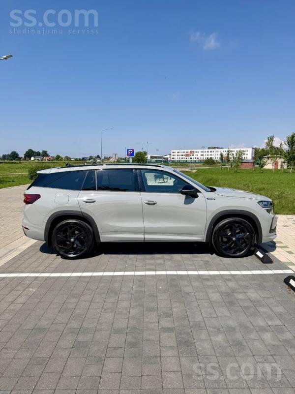 Grey Skoda Kodiaq 2025 in Riga, with an engine capacity of 2.00 L and mileage of 30 thousand km for 43000 €, photo 4 on AUTOMOTO.COM.LV