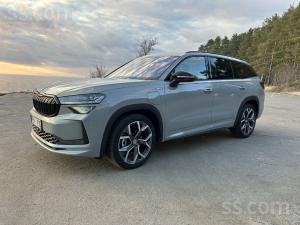 Pelēks Skoda Kodiaq 2025 Rīga, ar dzinēja tilpumu 1.50 L un nobraukumu 21 tūkst. km par 40900 €, foto  vietnē AUTOMOTO.COM.LV