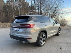 Pelēks Skoda Kodiaq 2025 Rīga, ar dzinēja tilpumu 1.50 L un nobraukumu 21 tūkst. km par 40900 €, foto 7 vietnē AUTOMOTO.COM.LV