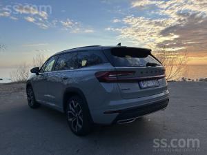 Pelēks Skoda Kodiaq 2025 Rīga, ar dzinēja tilpumu 1.50 L un nobraukumu 21 tūkst. km par 40900 €, foto 8 vietnē AUTOMOTO.COM.LV