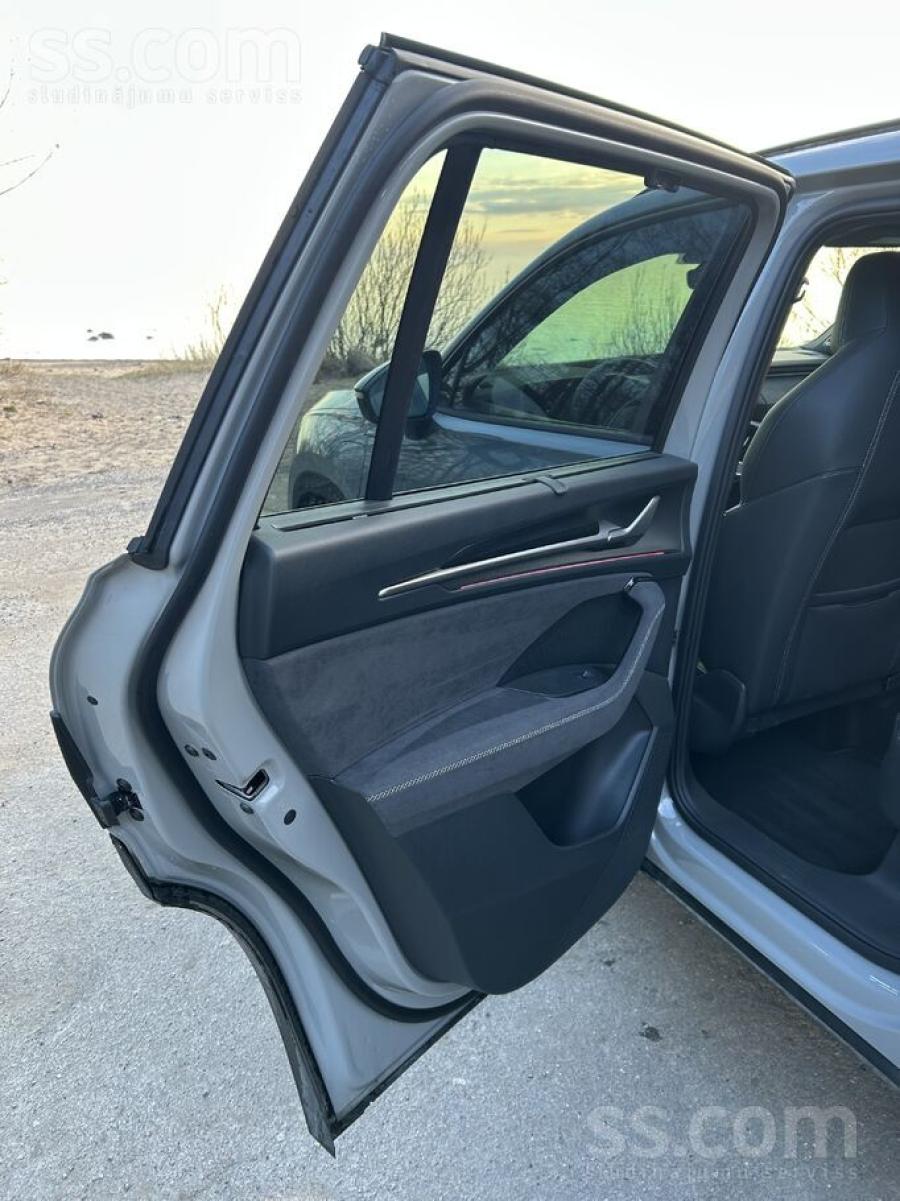 Pelēks Skoda Kodiaq 2025 Rīga, ar dzinēja tilpumu 1.50 L un nobraukumu 21 tūkst. km par 40900 €, foto 9 vietnē AUTOMOTO.COM.LV