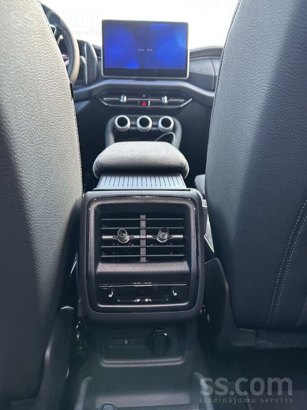 Grey Skoda Kodiaq 2025 in Riga, with an engine capacity of 1.50 L and mileage of 21 thousand km for 40900 €, photo 10 on AUTOMOTO.COM.LV