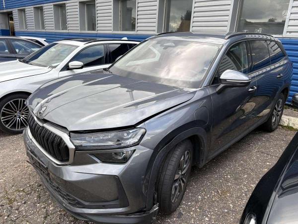 Grey Skoda Kodiaq 2025 in Kaunas, with an engine capacity of 1.50 L and mileage of 41 thousand km for 25250 €, photo 1 on AUTOMOTO.COM.LV