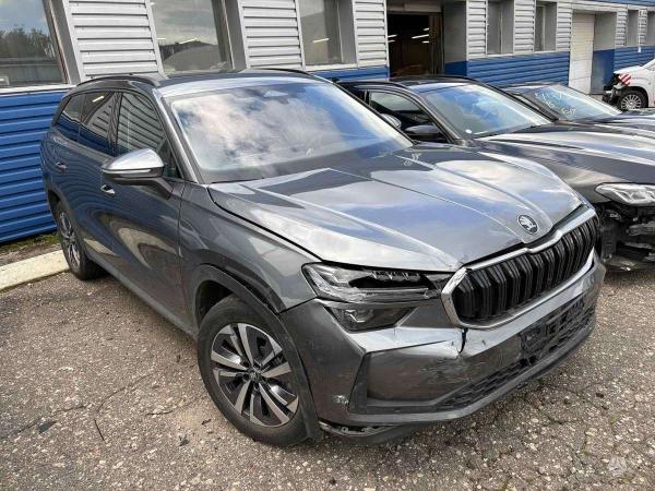 Grey Skoda Kodiaq 2025 in Kaunas, with an engine capacity of 1.50 L and mileage of 41 thousand km for 25250 €, photo 4 on AUTOMOTO.COM.LV