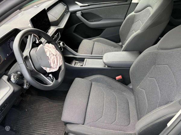Grey Skoda Kodiaq 2025 in Kaunas, with an engine capacity of 1.50 L and mileage of 41 thousand km for 25250 €, photo 7 on AUTOMOTO.COM.LV