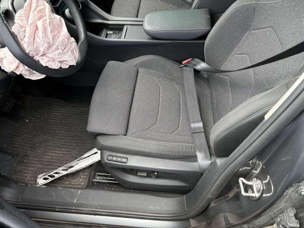 Grey Skoda Kodiaq 2025 in Kaunas, with an engine capacity of 1.50 L and mileage of 41 thousand km for 25250 €, photo 9 on AUTOMOTO.COM.LV