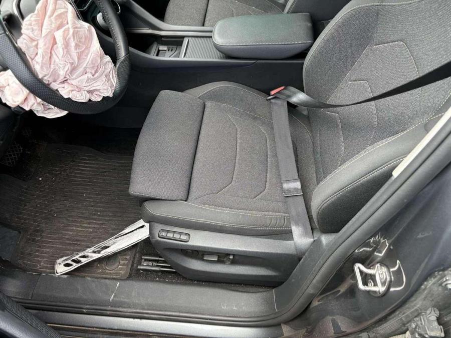 Grey Skoda Kodiaq 2025 in Kaunas, with an engine capacity of 1.50 L and mileage of 41 thousand km for 25250 €, photo 9 on AUTOMOTO.COM.LV