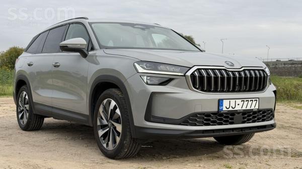 Skoda Kodiaq 2025 in Riga on AUTOMOTO.COM.LV Grey Skoda Kodiaq 2025 in Riga, with an engine capacity of 2.00 L and mileage of 36 thousand km for 41900 €, photo 3 on AUTOMOTO.COM.LV