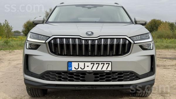 Skoda Kodiaq 2025 in Riga on AUTOMOTO.COM.LV Grey Skoda Kodiaq 2025 in Riga, with an engine capacity of 2.00 L and mileage of 36 thousand km for 41900 €, photo 6 on AUTOMOTO.COM.LV