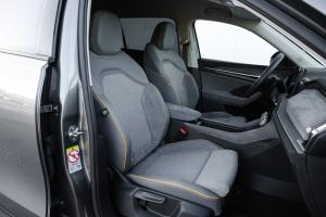 Pelēks Skoda Kodiaq 2025 Rīga, ar dzinēja tilpumu 1.50 L un nobraukumu 21 tūkst. km par 32950 €, foto 12 vietnē AUTOMOTO.COM.LV