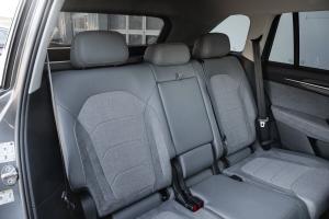 Pelēks Skoda Kodiaq 2025 Rīga, ar dzinēja tilpumu 1.50 L un nobraukumu 21 tūkst. km par 32950 €, foto 17 vietnē AUTOMOTO.COM.LV