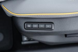 Pelēks Skoda Kodiaq 2025 Rīga, ar dzinēja tilpumu 1.50 L un nobraukumu 21 tūkst. km par 32950 €, foto 25 vietnē AUTOMOTO.COM.LV