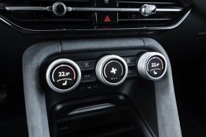 Pelēks Skoda Kodiaq 2025 Rīga, ar dzinēja tilpumu 1.50 L un nobraukumu 21 tūkst. km par 32950 €, foto 40 vietnē AUTOMOTO.COM.LV