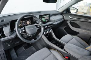 Pelēks Skoda Kodiaq 2025 Rīga, ar dzinēja tilpumu 1.50 L un nobraukumu 21 tūkst. km par 32950 €, foto 55 vietnē AUTOMOTO.COM.LV