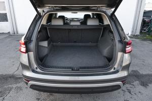 Pelēks Skoda Kodiaq 2025 Rīga, ar dzinēja tilpumu 1.50 L un nobraukumu 21 tūkst. km par 32950 €, foto 56 vietnē AUTOMOTO.COM.LV