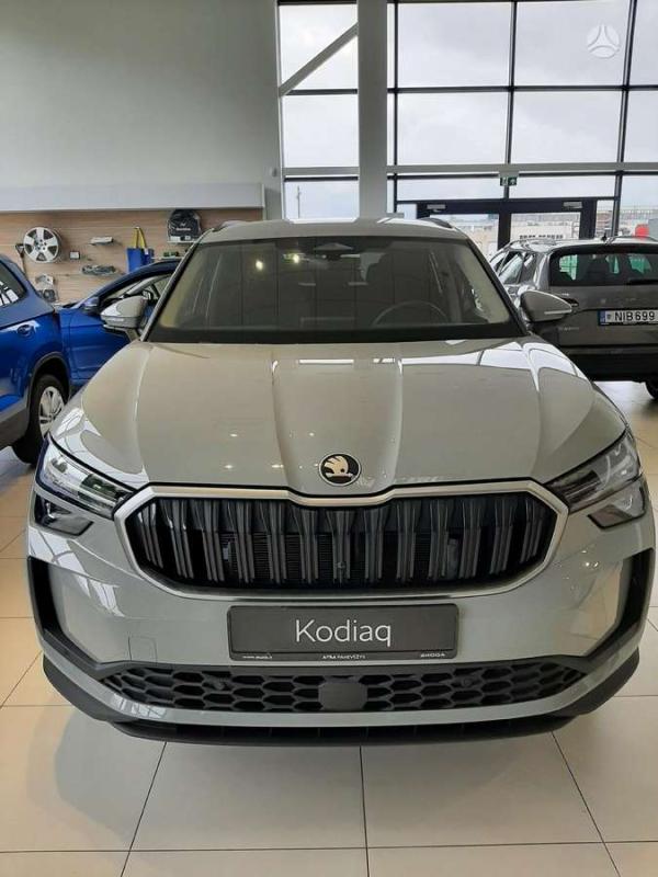 Pelēks Skoda Kodiaq 2026 Panevēža, ar dzinēja tilpumu 1.50 L un nobraukumu 1 tūkst. km par 41900 €, foto 1 vietnē AUTOMOTO.COM.LV