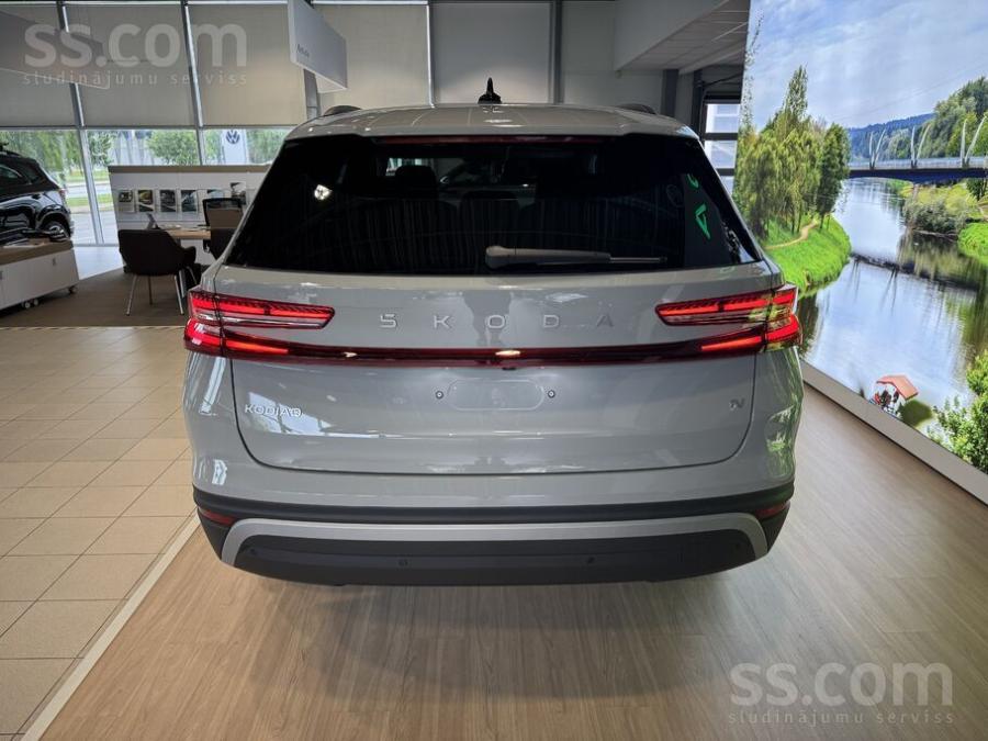 Grey Skoda Kodiaq 2026 in Valmiera, with an engine capacity of 1.50 L and mileage of 0 thousand km for 42540 €, photo 7 on AUTOMOTO.COM.LV