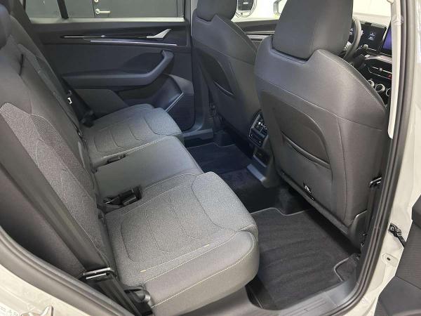 Pelēks Skoda Kodiaq 2026 Viļņa, ar dzinēja tilpumu 1.50 L un nobraukumu 1 tūkst. km par 42990 €, foto 10 vietnē AUTOMOTO.COM.LV