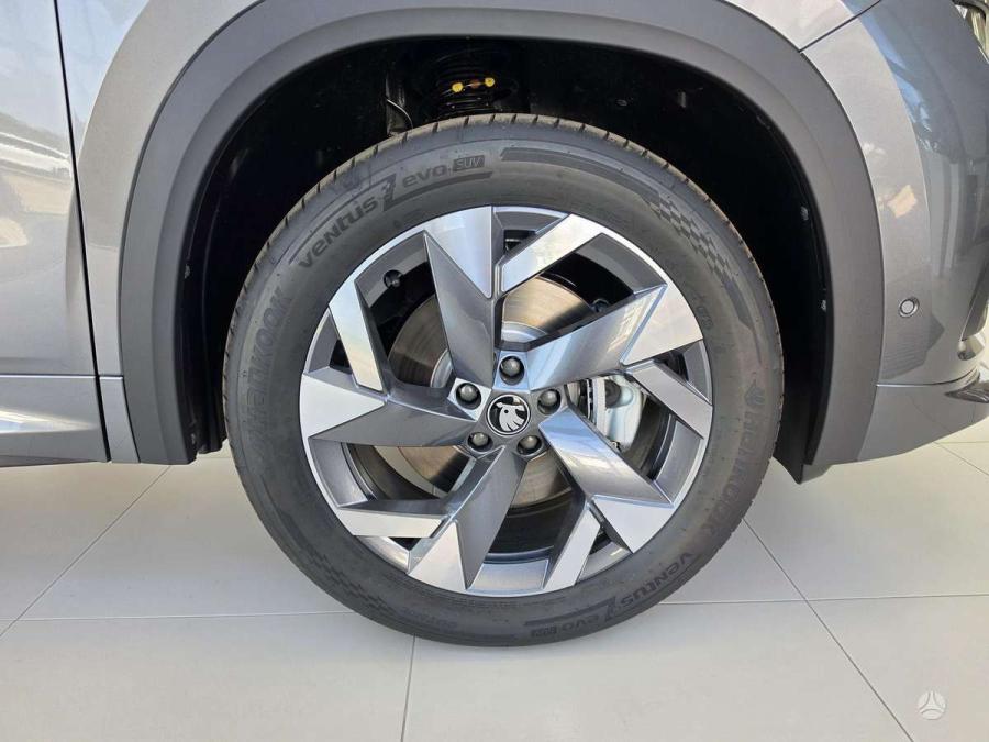 Pelēks Skoda Kodiaq 2026 Šauļi, ar dzinēja tilpumu 1.50 L un nobraukumu 0 tūkst. km par 42710 €, foto 13 vietnē AUTOMOTO.COM.LV