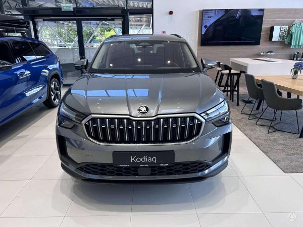 Grey Skoda Kodiaq 2026 in Vilnius, with an engine capacity of 1.50 L and mileage of 0 thousand km for 41350 €, photo 3 on AUTOMOTO.COM.LV