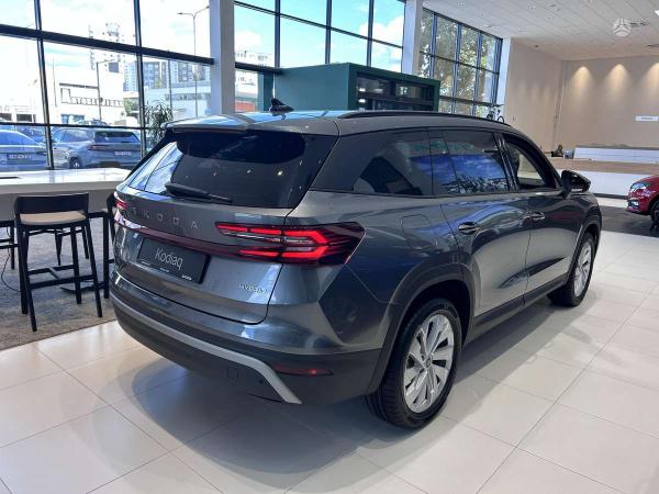 Grey Skoda Kodiaq 2026 in Vilnius, with an engine capacity of 1.50 L and mileage of 0 thousand km for 41350 €, photo 5 on AUTOMOTO.COM.LV