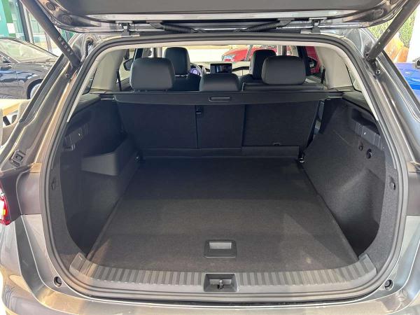 Grey Skoda Kodiaq 2026 in Vilnius, with an engine capacity of 1.50 L and mileage of 0 thousand km for 41350 €, photo 7 on AUTOMOTO.COM.LV
