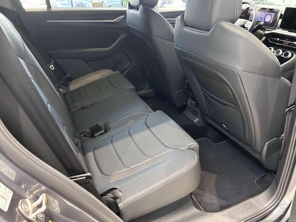 Grey Skoda Kodiaq 2026 in Vilnius, with an engine capacity of 1.50 L and mileage of 0 thousand km for 41350 €, photo 10 on AUTOMOTO.COM.LV