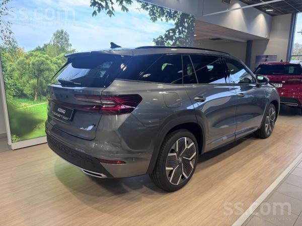 Шкода Kodiaq 2026 в Валмиера на AUTOMOTO.COM.LV Серый Шкода Kodiaq 2026 в Валмиера, объемом двигателя 1.50 л и пробегом 0 тыс. км за 48600 €, фото 6 на AUTOMOTO.COM.LV