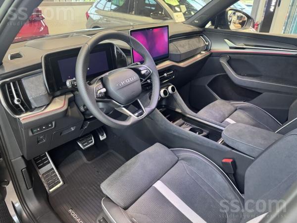 Шкода Kodiaq 2026 в Валмиера на AUTOMOTO.COM.LV Серый Шкода Kodiaq 2026 в Валмиера, объемом двигателя 1.50 л и пробегом 0 тыс. км за 48600 €, фото 7 на AUTOMOTO.COM.LV