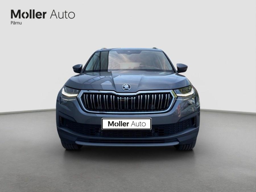 Серый Шкода Kodiaq 2022 в Пярну, объемом двигателя 2.00 л и пробегом 105 тыс. км за 32950 €, фото 4 на AUTOMOTO.COM.LV