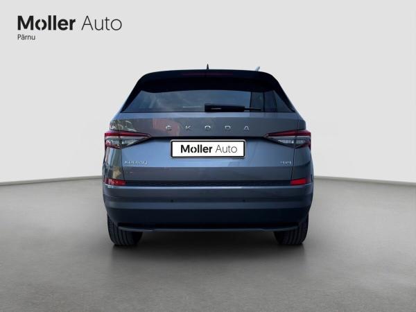 Grey Skoda Kodiaq 2022 in Parnu, with an engine capacity of 2.00 L and mileage of 105 thousand km for 32950 €, photo 4 on AUTOMOTO.COM.LV