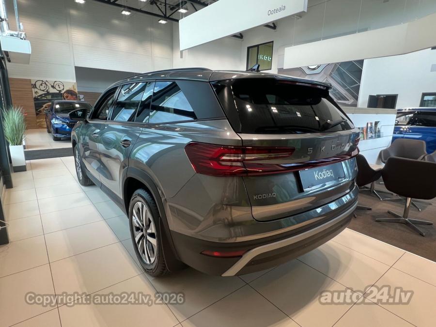 Grey Skoda Kodiaq 2026 in Rakvere, with an engine capacity of 2.00 L and mileage of 7 thousand km for 46960 €, photo 4 on AUTOMOTO.COM.LV