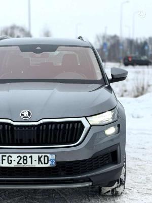 Pelēks Skoda Kodiaq 2023 Tauragė, ar dzinēja tilpumu 2.00 L un nobraukumu 133 tūkst. km par 26300 €, foto 4 vietnē AUTOMOTO.COM.LV