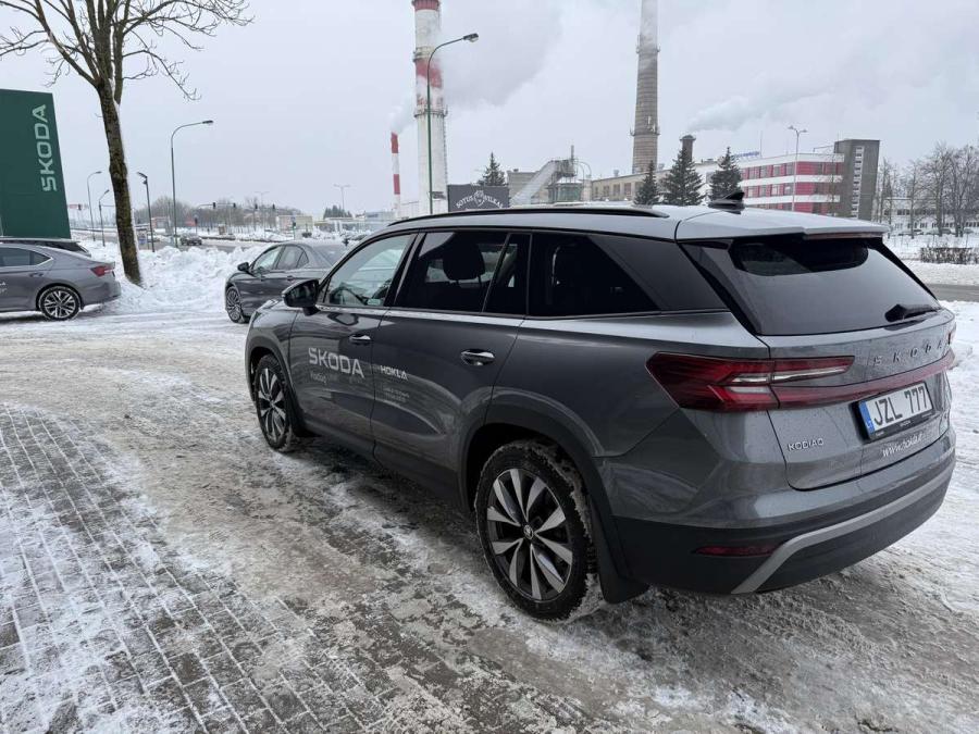 Grey Skoda Kodiaq 2025 in Klaipeda, with an engine capacity of 2.00 L and mileage of 25 thousand km for 37950 €, photo 5 on AUTOMOTO.COM.LV
