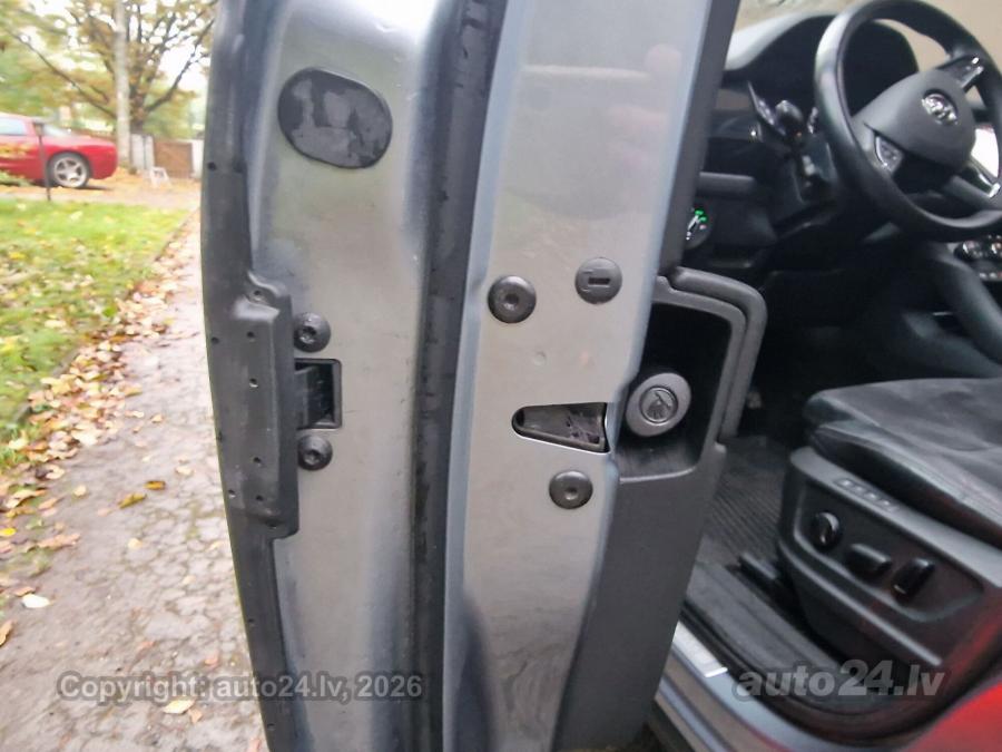Pelēks Skoda Kodiaq 2018 Tallina, ar dzinēja tilpumu 2.00 L un nobraukumu 306 tūkst. km par 15900 €, foto 23 vietnē AUTOMOTO.COM.LV