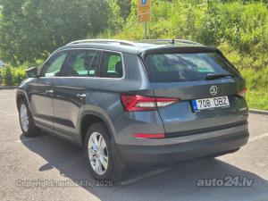 Pelēks Skoda Kodiaq 2019 Tallina, ar dzinēja tilpumu 1.50 L un nobraukumu 230 tūkst. km par 17200 €, foto 3 vietnē AUTOMOTO.COM.LV