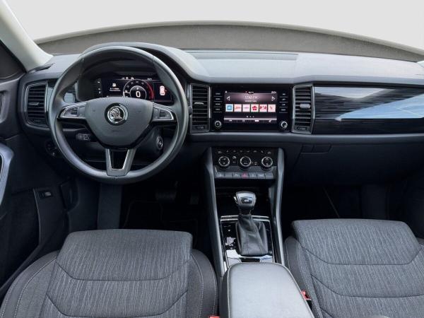 Grey Skoda Kodiaq 2019 in Parnu, with an engine capacity of 2.00 L and mileage of 156 thousand km for 24900 €, photo 7 on AUTOMOTO.COM.LV