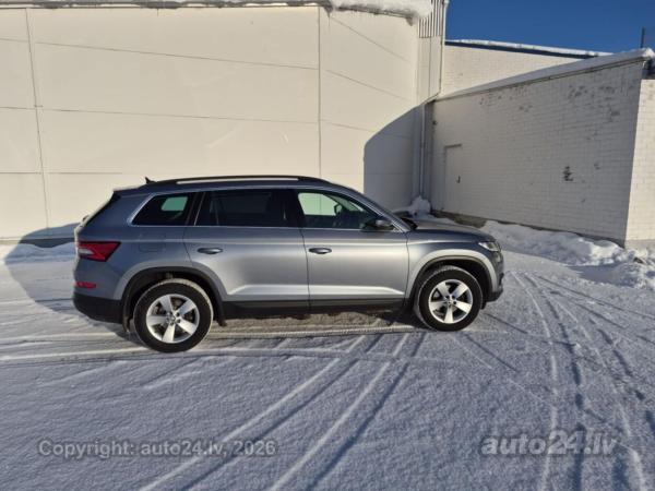 Pelēks Skoda Kodiaq 2021 Tallina, ar dzinēja tilpumu 1.50 L un nobraukumu 129 tūkst. km par 21900 €, foto 3 vietnē AUTOMOTO.COM.LV