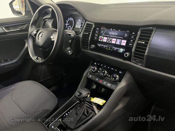 Pelēks Skoda Kodiaq 2021 Tallina, ar dzinēja tilpumu 1.50 L un nobraukumu 64 tūkst. km par 22400 €, foto 18 vietnē AUTOMOTO.COM.LV