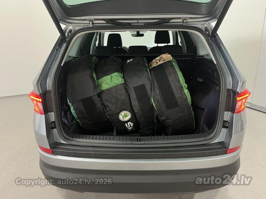 Pelēks Skoda Kodiaq 2021 Tallina, ar dzinēja tilpumu 1.50 L un nobraukumu 64 tūkst. km par 22400 €, foto 26 vietnē AUTOMOTO.COM.LV