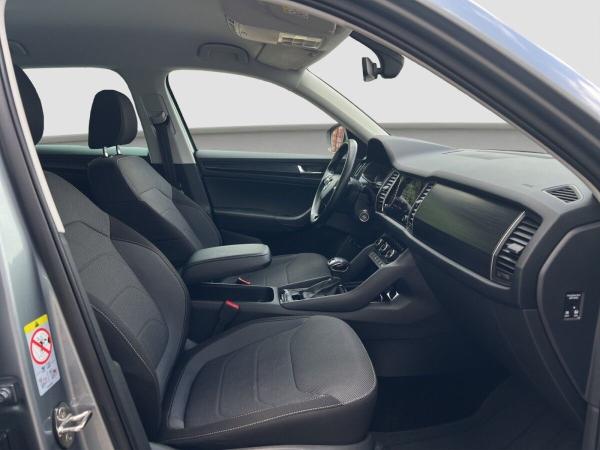 Pelēks Skoda Kodiaq 2021 Pērnava, ar dzinēja tilpumu 1.50 L un nobraukumu 80 tūkst. km par 25950 €, foto 5 vietnē AUTOMOTO.COM.LV