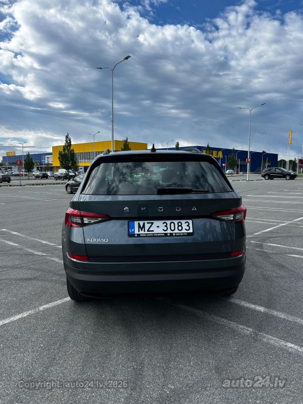 Pelēks Skoda Kodiaq 2021 Rīga, ar dzinēja tilpumu 1.50 L un nobraukumu 105 tūkst. km par 20500 €, foto 5 vietnē AUTOMOTO.COM.LV