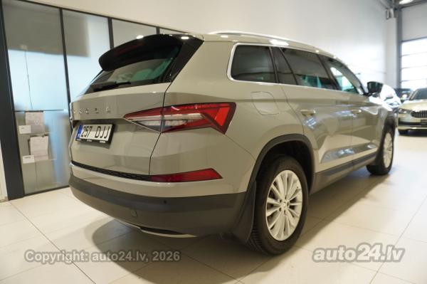 Pelēks Skoda Kodiaq 2022 Tallina, ar dzinēja tilpumu 1.50 L un nobraukumu 41 tūkst. km par 25900 €, foto 3 vietnē AUTOMOTO.COM.LV