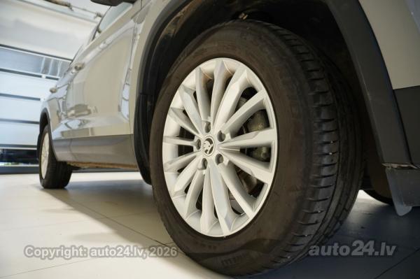 Pelēks Skoda Kodiaq 2022 Tallina, ar dzinēja tilpumu 1.50 L un nobraukumu 41 tūkst. km par 25900 €, foto 5 vietnē AUTOMOTO.COM.LV