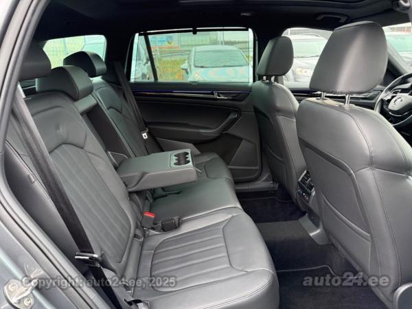 Pelēks Skoda Kodiaq 2023 Tallina, ar dzinēja tilpumu 2.00 L un nobraukumu 17 tūkst. km par 39990 €, foto 11 vietnē AUTOMOTO.COM.LV