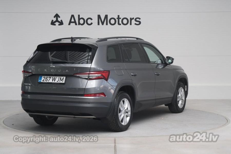 Pelēks Skoda Kodiaq 2023 Tallina, ar dzinēja tilpumu 1.50 L un nobraukumu 99 tūkst. km par 29990 €, foto 3 vietnē AUTOMOTO.COM.LV